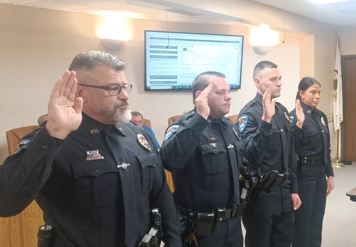 Two officers honored, four take oath at Troy Council – The Troy Times ...
